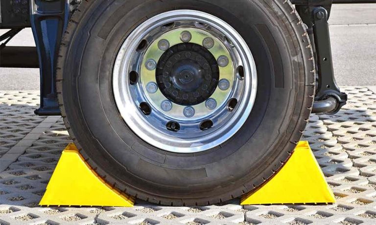 How To Choose And Use Wheel Chocks For Cars - LadyAutoBlog