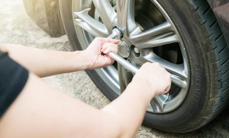 How To Change A Wheel On A Car By Yourself - LadyAutoBlog